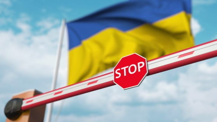 Українські чоловіки не зможуть виїжджати за кордон за довідкою про